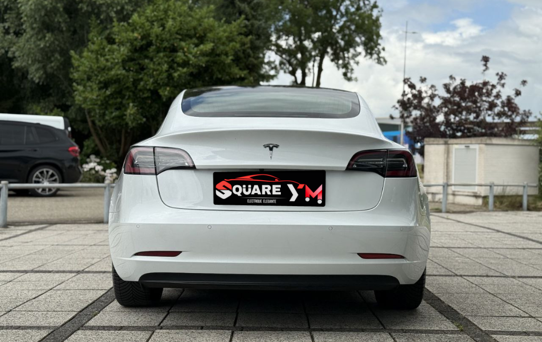 Tesla Model 3 la voiture électrique idéale Blanc